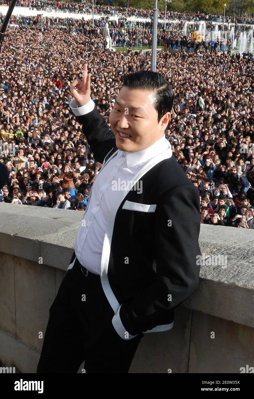 Gangnam style dance hi-res stock photography and images - Alamy