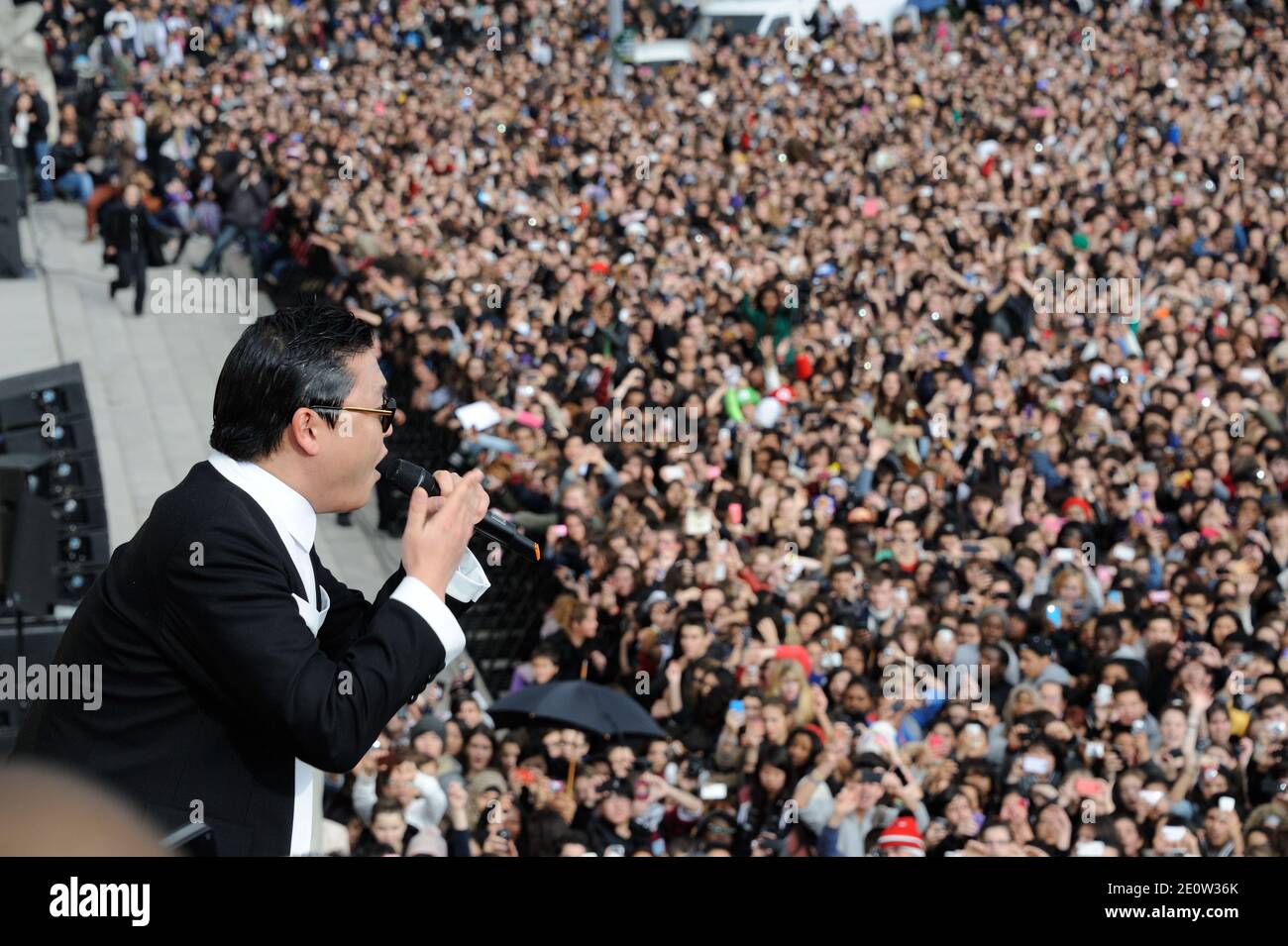 Psy performing gangnam style hi-res stock photography and images - Alamy