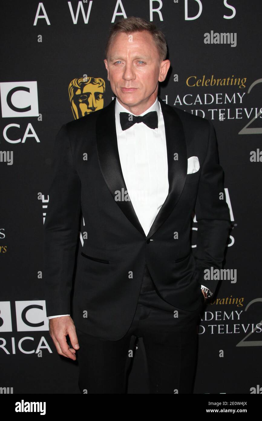 Daniel Craig arrives at the BAFTA 2012 Britannia Awards in Los Angeles ...