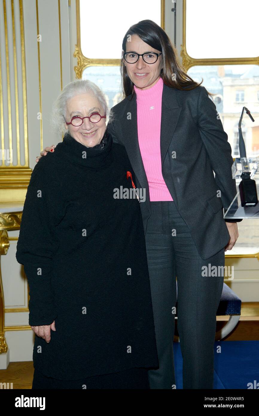 Isabelle Sadoyan is presented with 'L'insigne de Chevalier de l'ordre ...