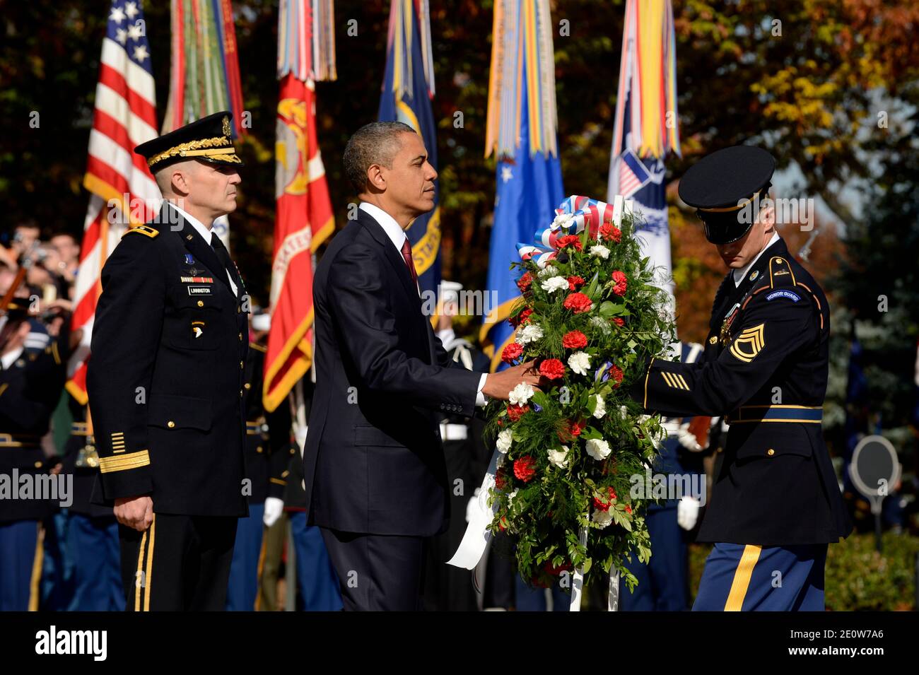 US President Barack Obama (C) and Major General Michael S. Linnington ...