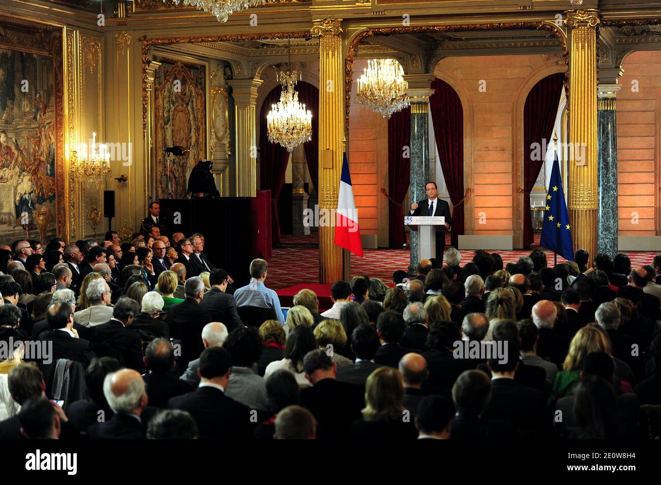 France's President Francois Hollande adresses more than 300 journalists ...