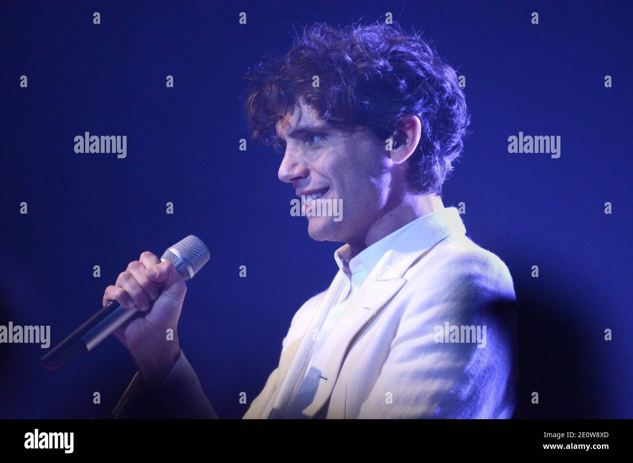 British pop singer and songwriter hi-res stock photography and images ...