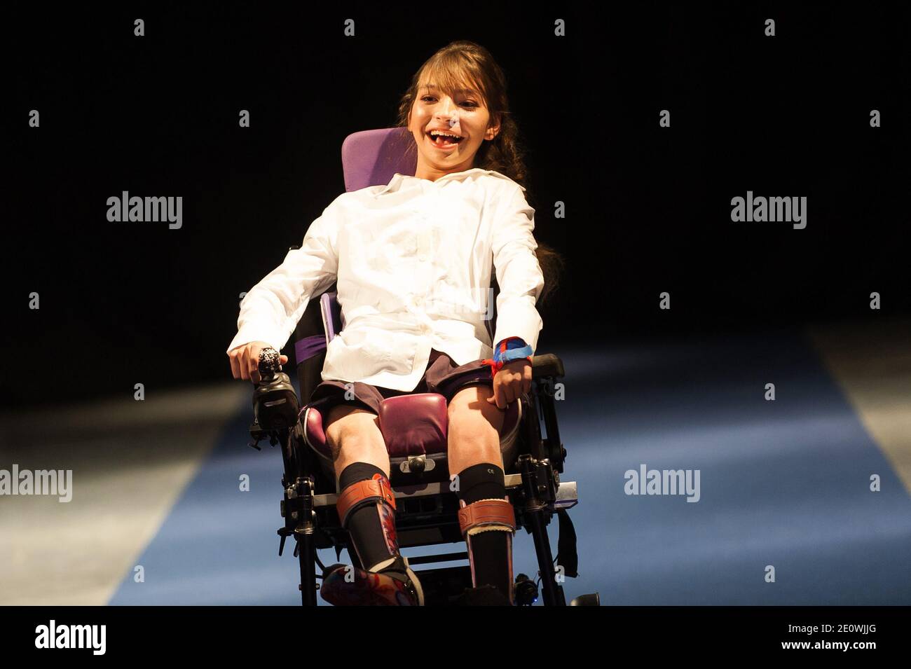 A model on the catwalk during the Fashion Show 'Une mode qui sublime le ...