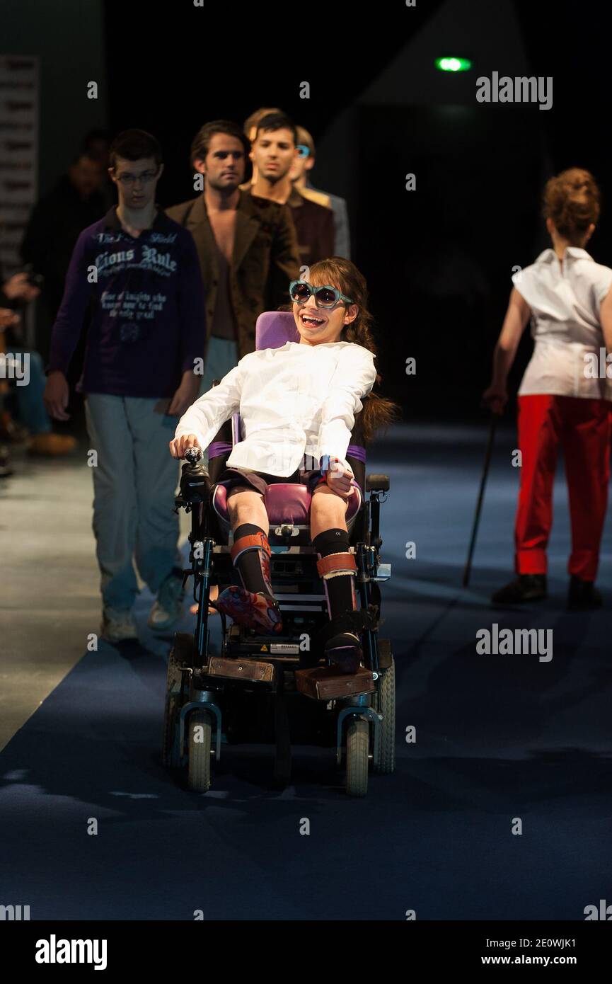 A model on the catwalk during the Fashion Show 'Une mode qui sublime le ...