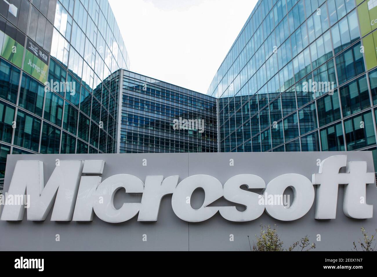 Microsoft Headquarters Paris High Resolution Stock Photography and ...