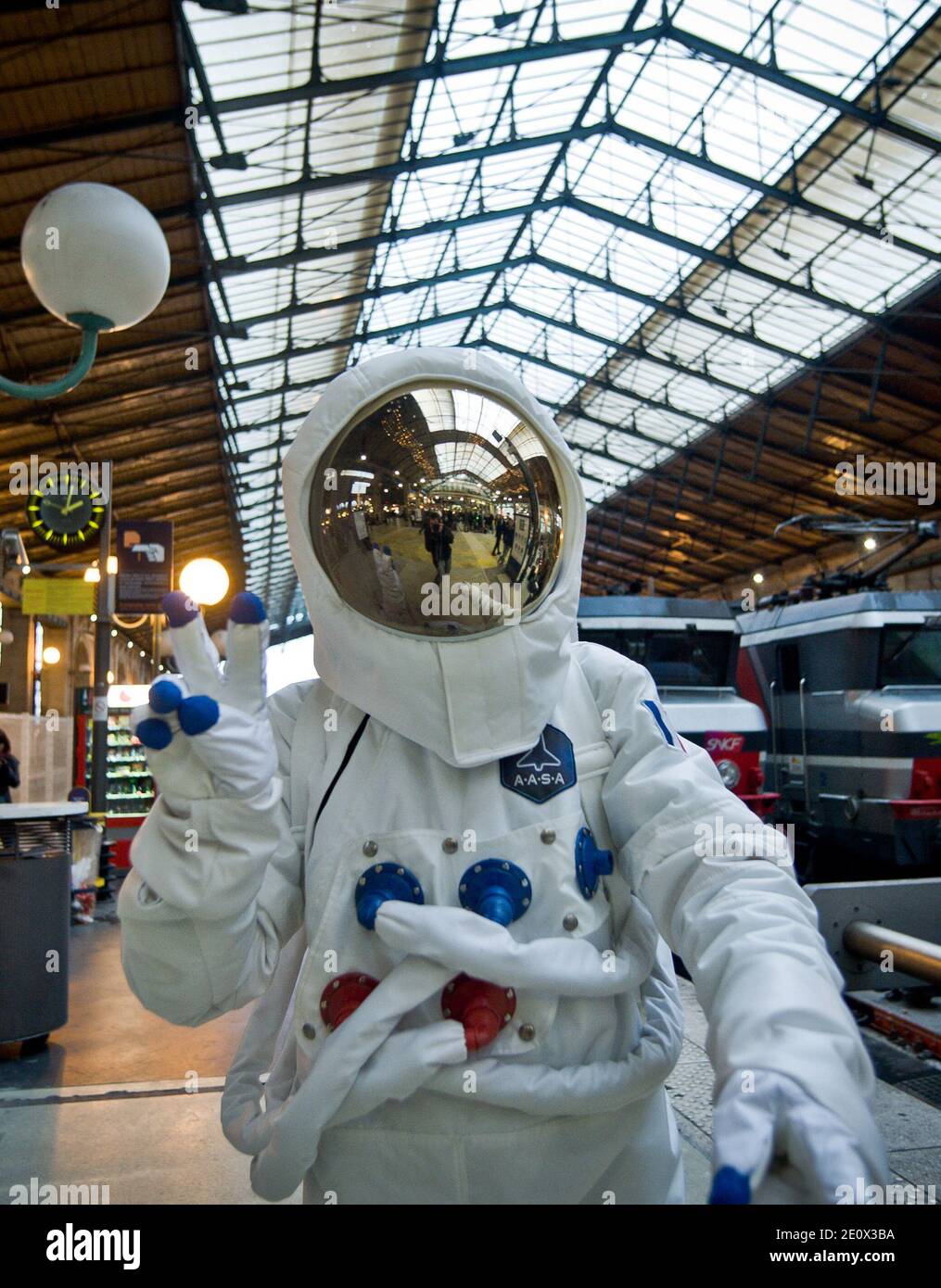 Spacemen hi-res stock photography and images - Alamy