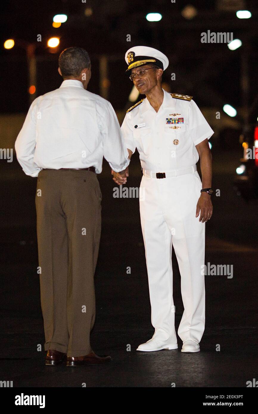 US President Barack Obama walks with a Secret Service detail before ...