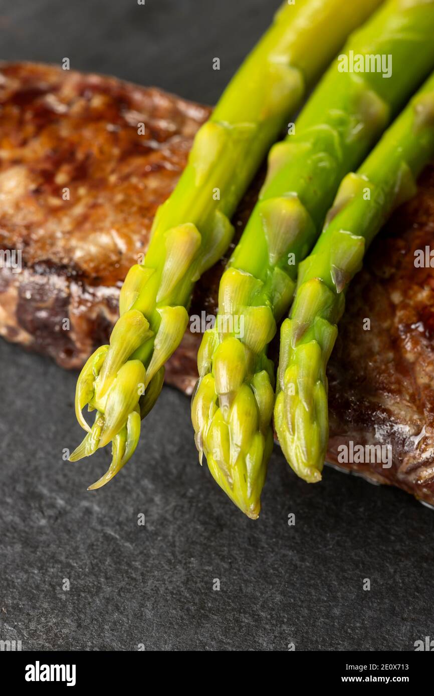 Steak With Asparagus Stock Photo - Alamy
