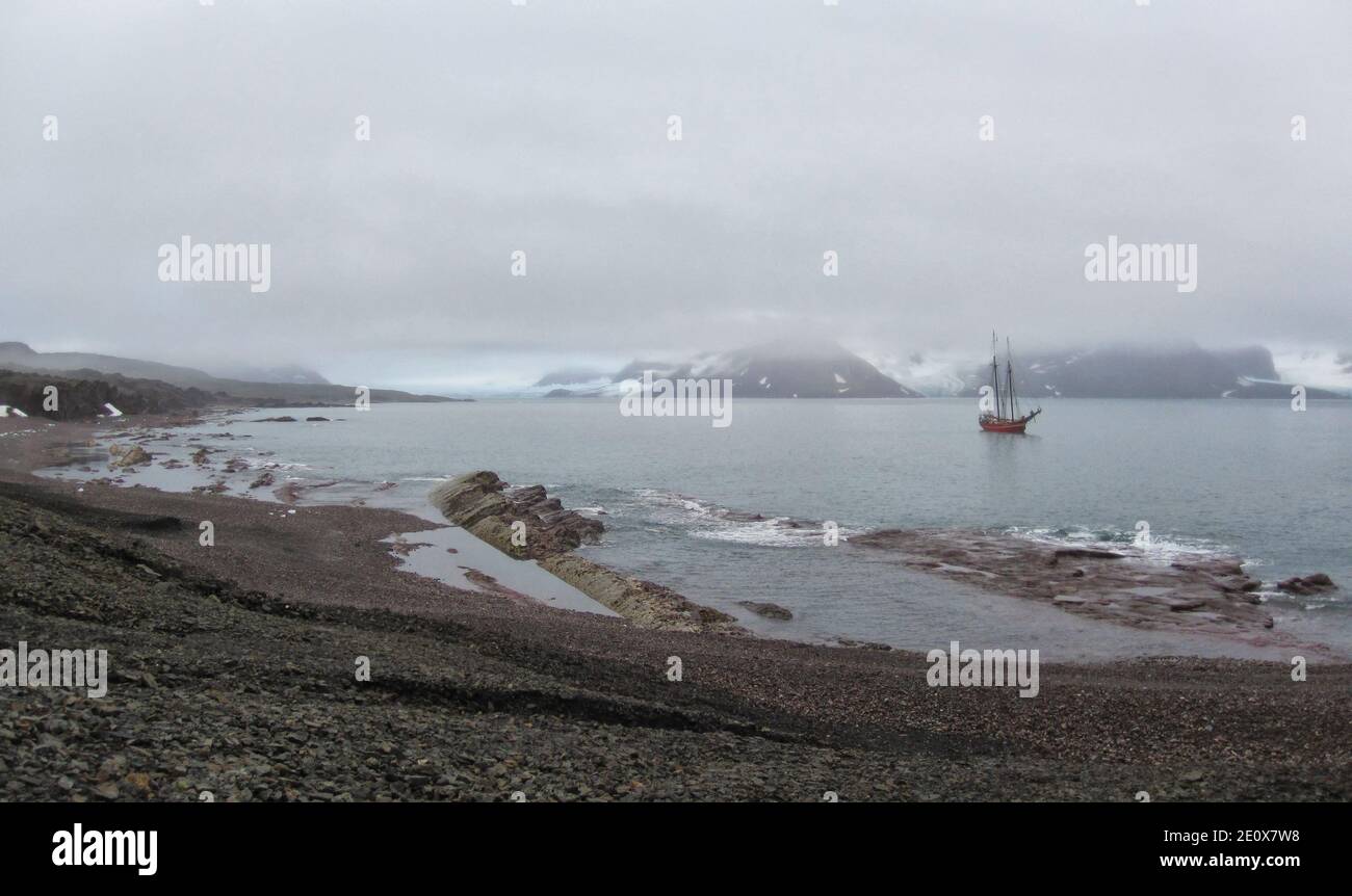 Hornsund fjord, svalbard, norway hi-res stock photography and images ...