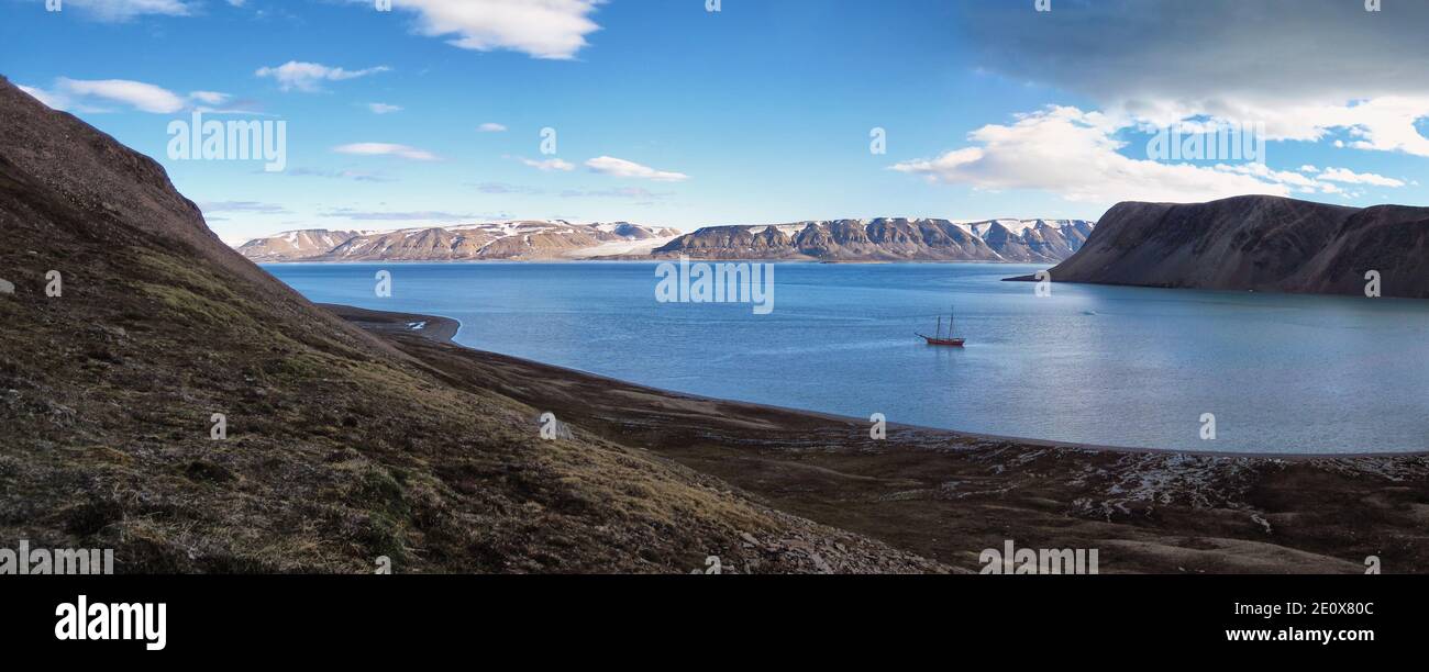 Svalbard beach stones hi-res stock photography and images - Alamy
