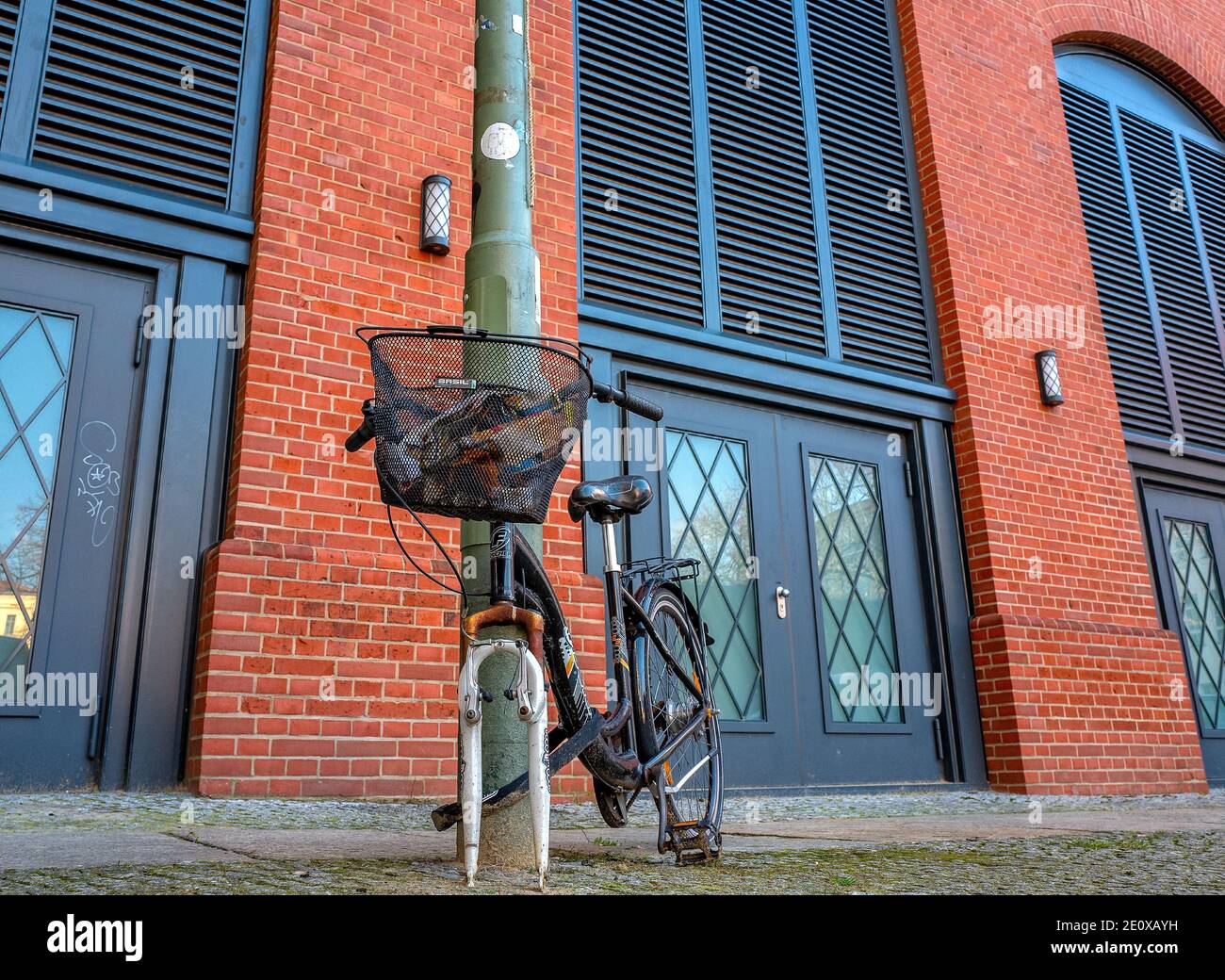 Bicycle scrap hi-res stock photography and images - Alamy