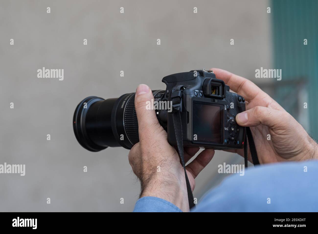Take pictures in the photo studio hi-res stock photography and images ...