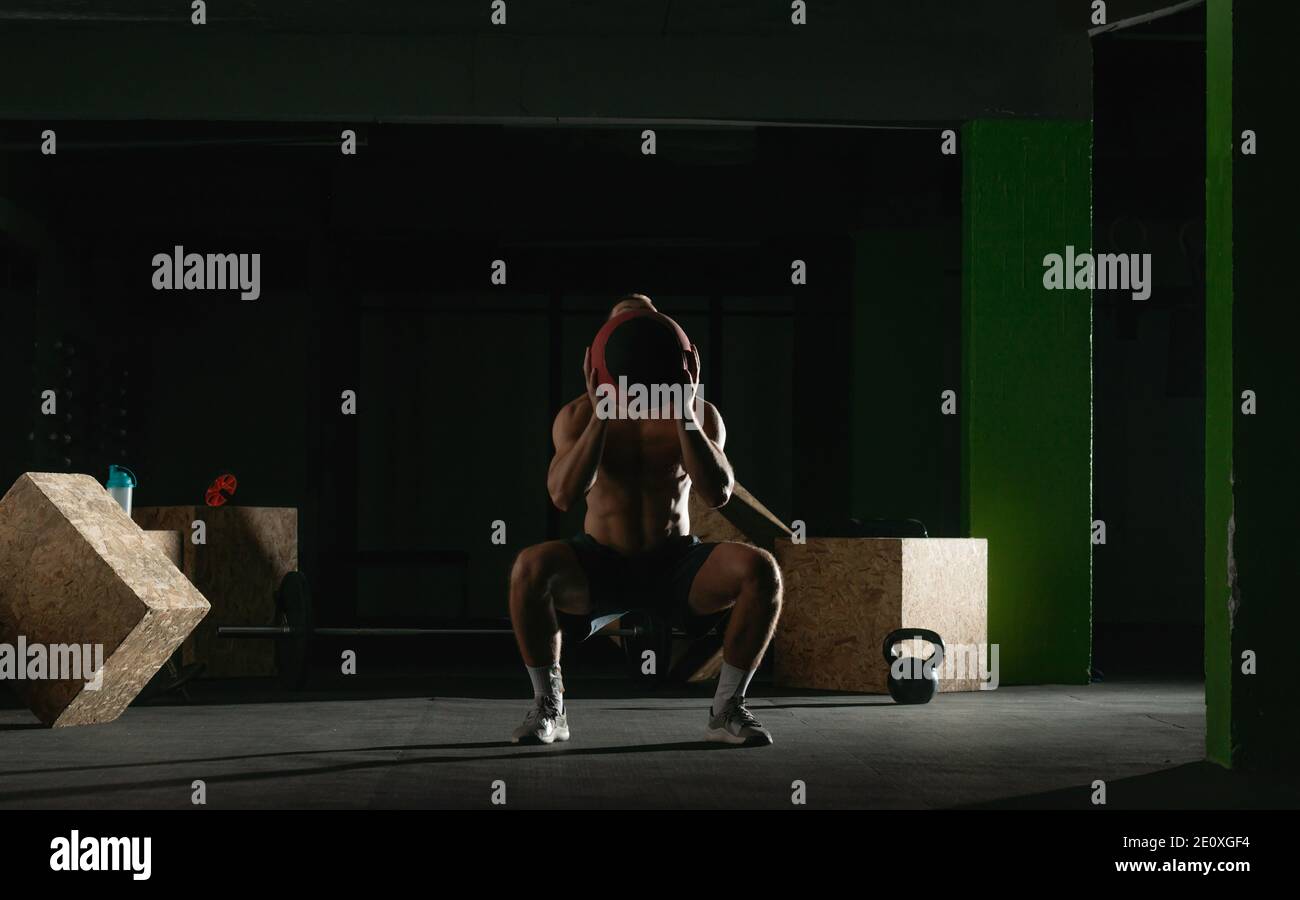 Overhead press, fit male hi-res stock photography and images - Alamy