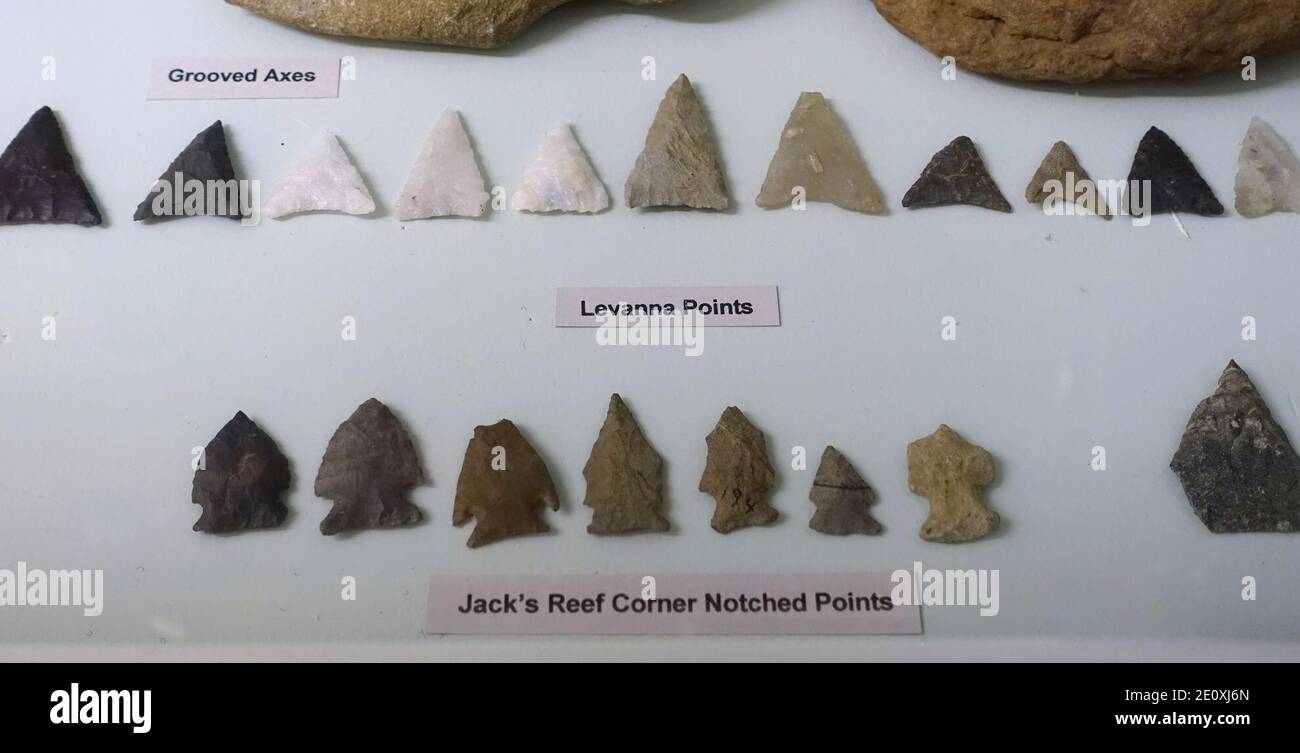 Levanna points and Jack's Reef corner-notched points Stock Photo - Alamy