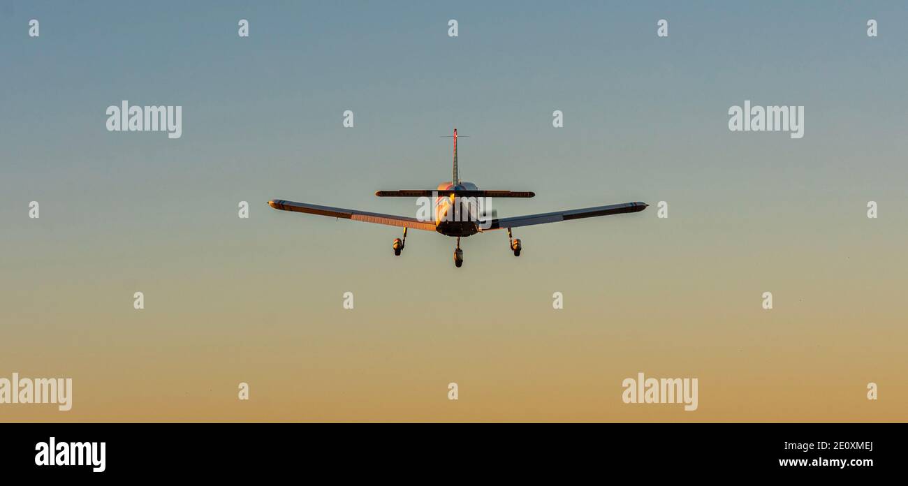 Pilots flying cessna hi-res stock photography and images - Alamy