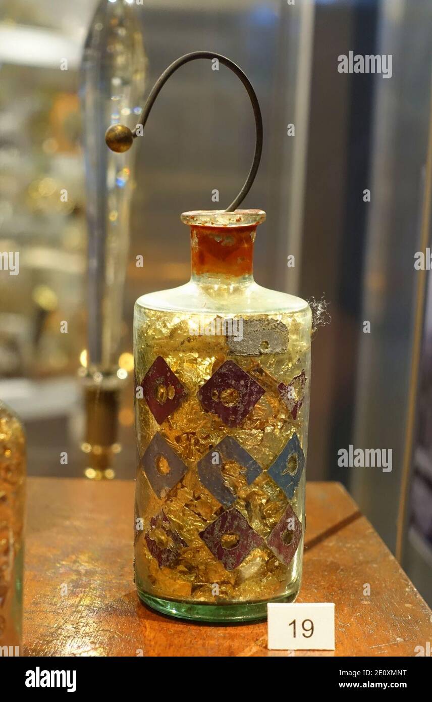 Leyden jar hi-res stock photography and images - Alamy