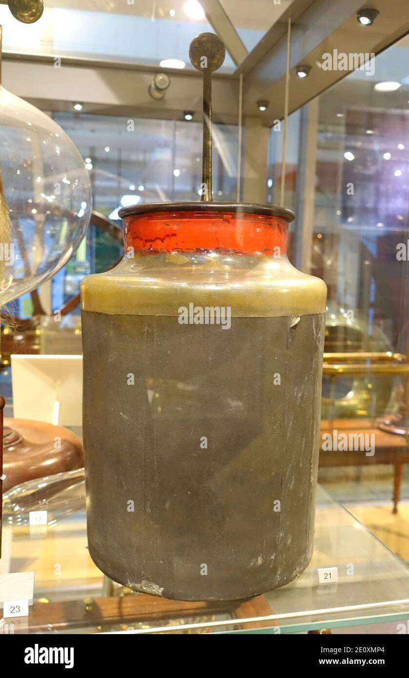 Leyden jar hi-res stock photography and images - Alamy