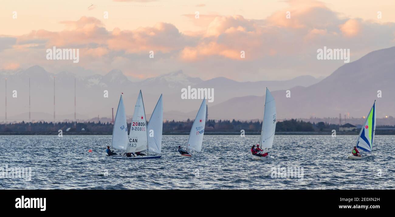 Competitive sailing hi-res stock photography and images - Alamy