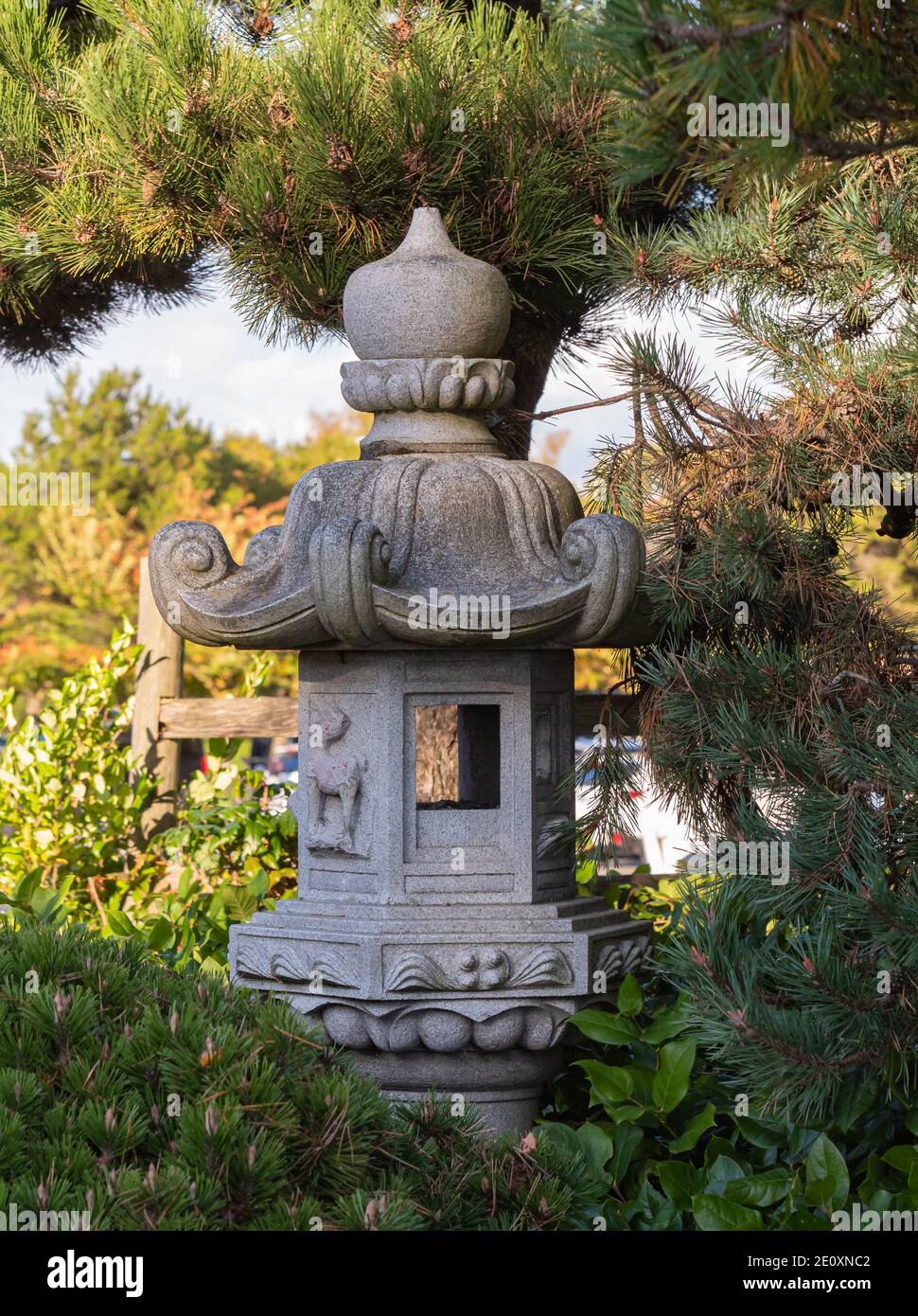 Japanese garden stone pagoda hi-res stock photography and images - Alamy