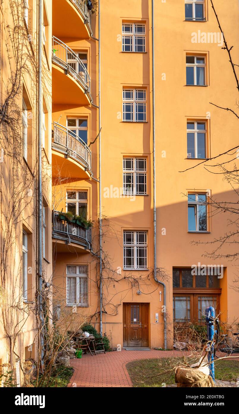 Transverse building hi-res stock photography and images - Alamy