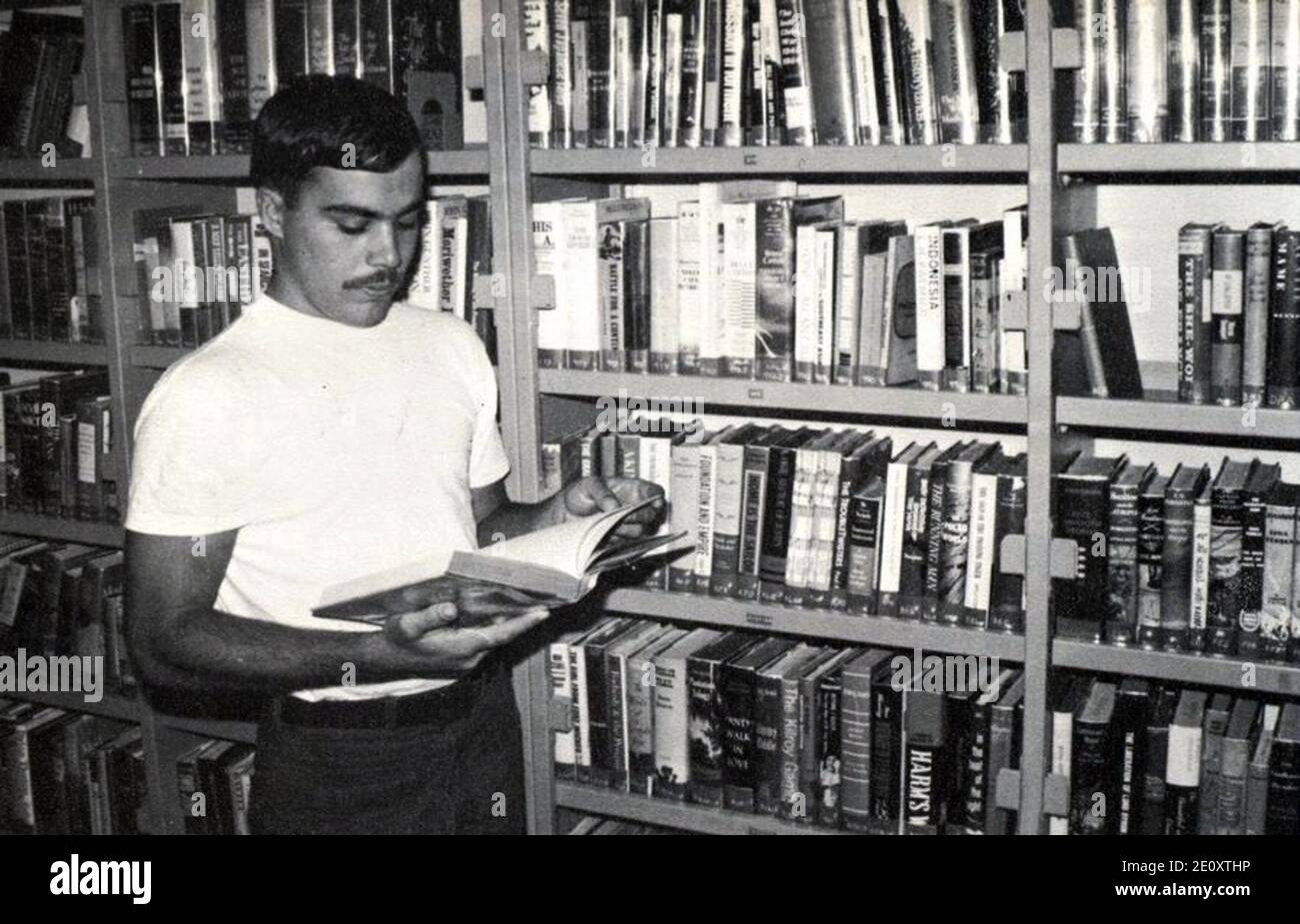 Library aboard USS Sanctuary (AH-17), in 1967 Stock Photo - Alamy