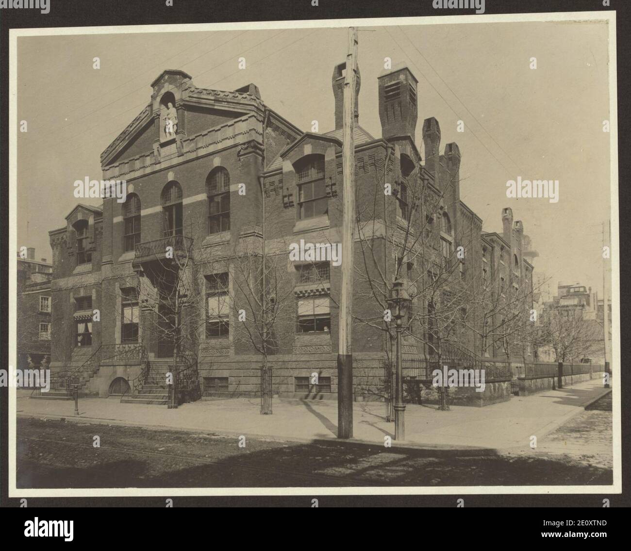 Locust street hi-res stock photography and images - Alamy