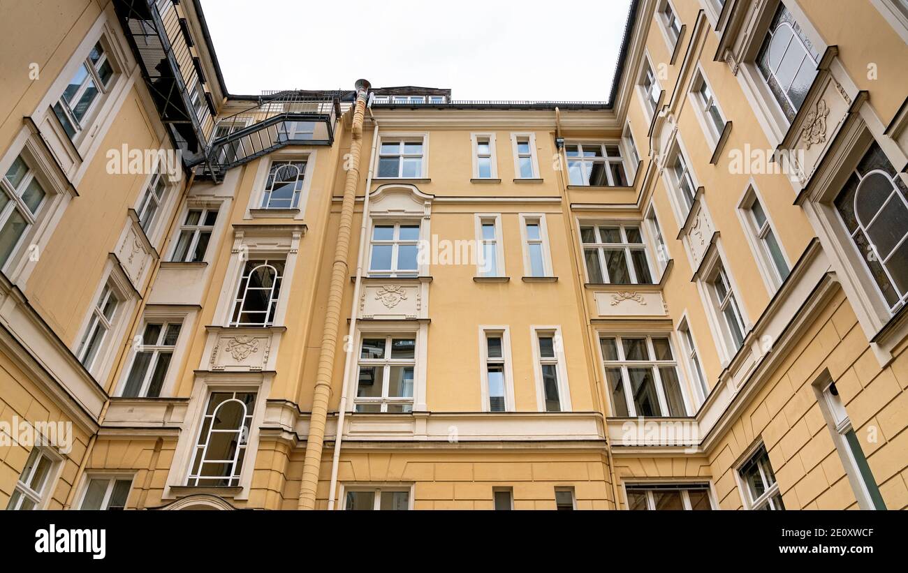 Fixing the side of a building hi-res stock photography and images - Alamy