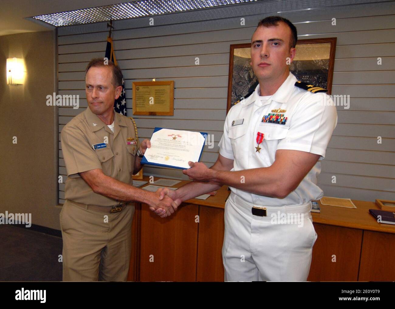 Lieutenant Awarded Bronze Star Stock Photo - Alamy