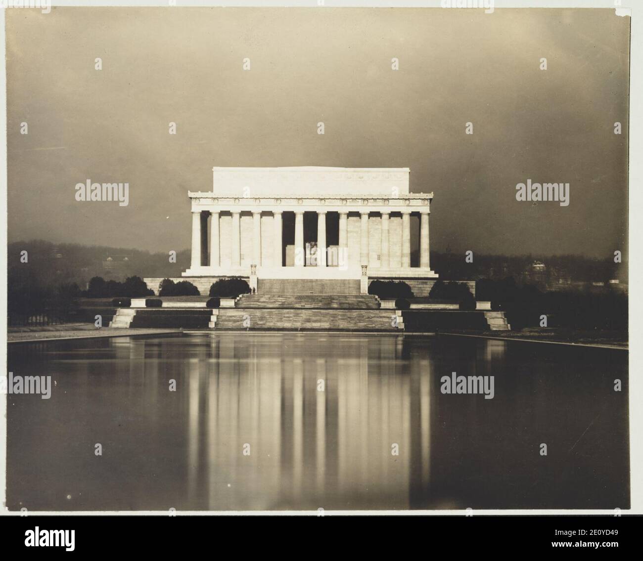 Lincoln Memorial and reflecting pool Stock Photo - Alamy