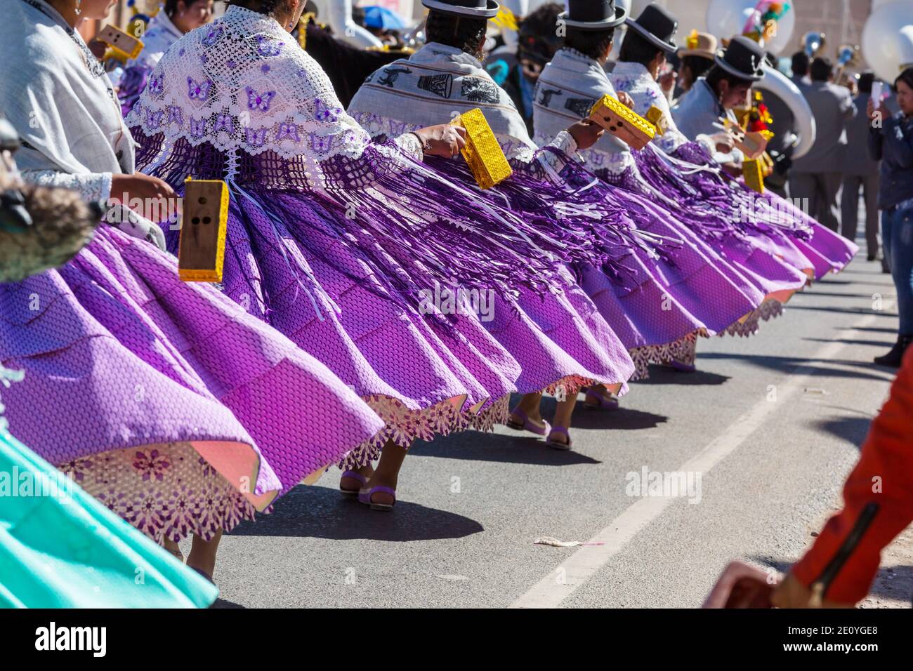 Authentic peruvian dance in Titicaca region Stock Photo - Alamy