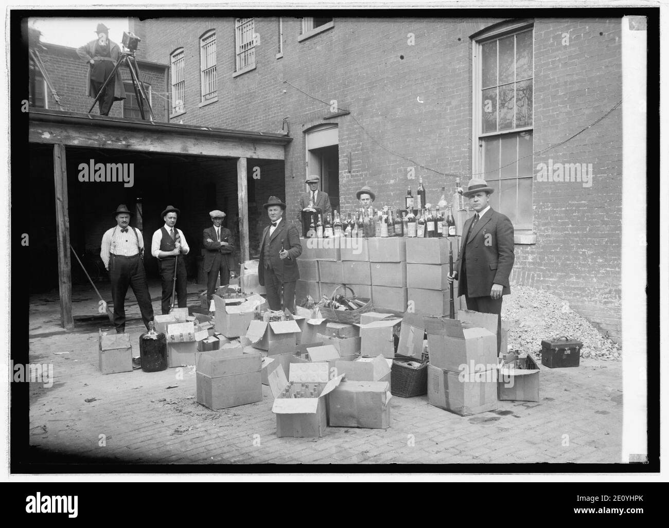 Raid 10 Black and White Stock Photos & Images - Alamy