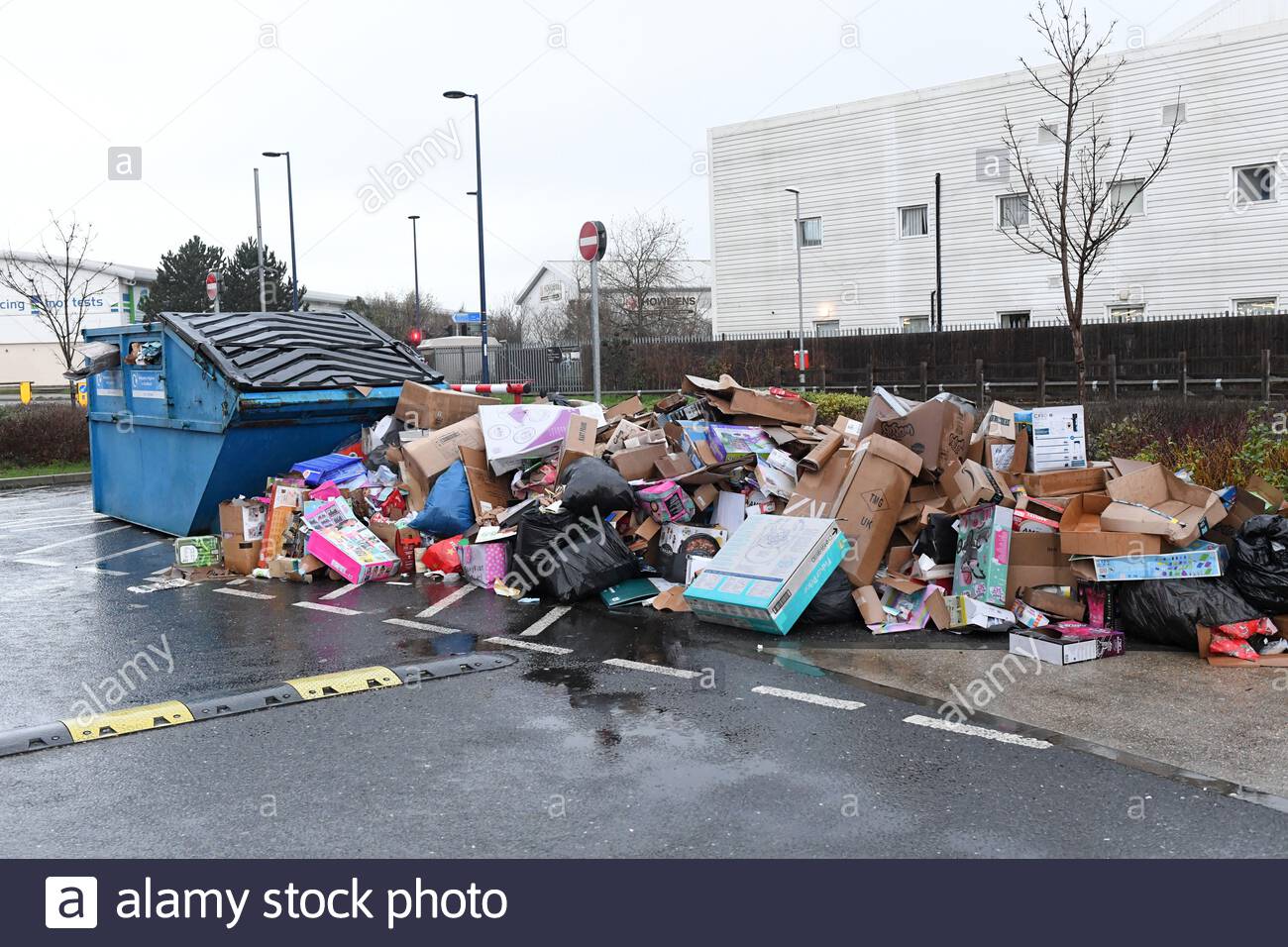 Cardboard Rubbish Skip Recycling High Resolution Stock Photography and ...