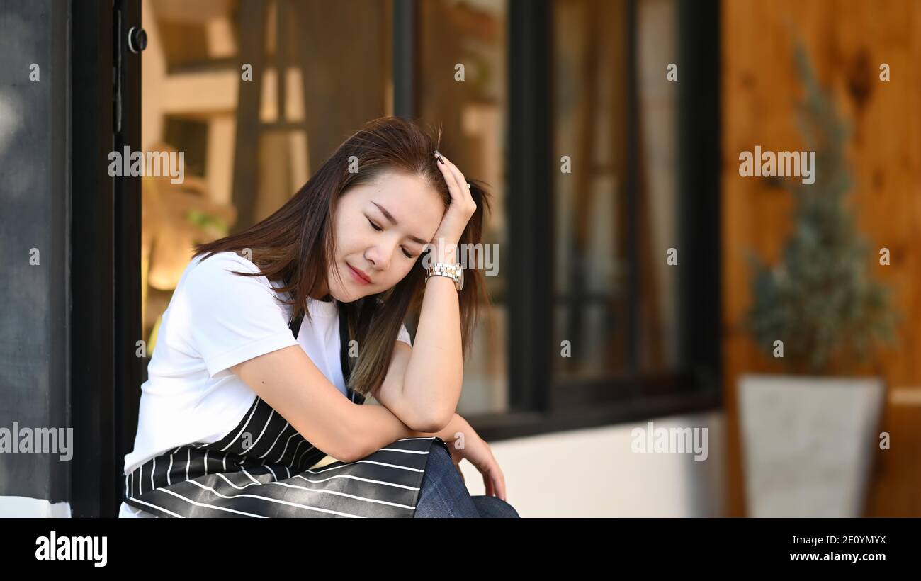 Exhausted waitress hi-res stock photography and images - Alamy