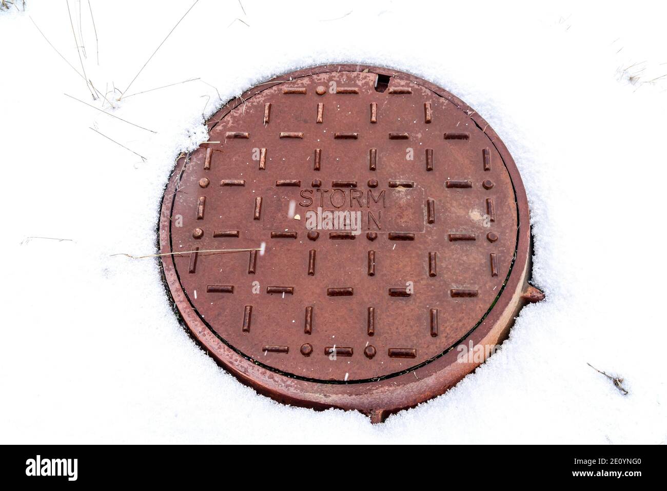 Maintenance hole cover hi-res stock photography and images - Alamy
