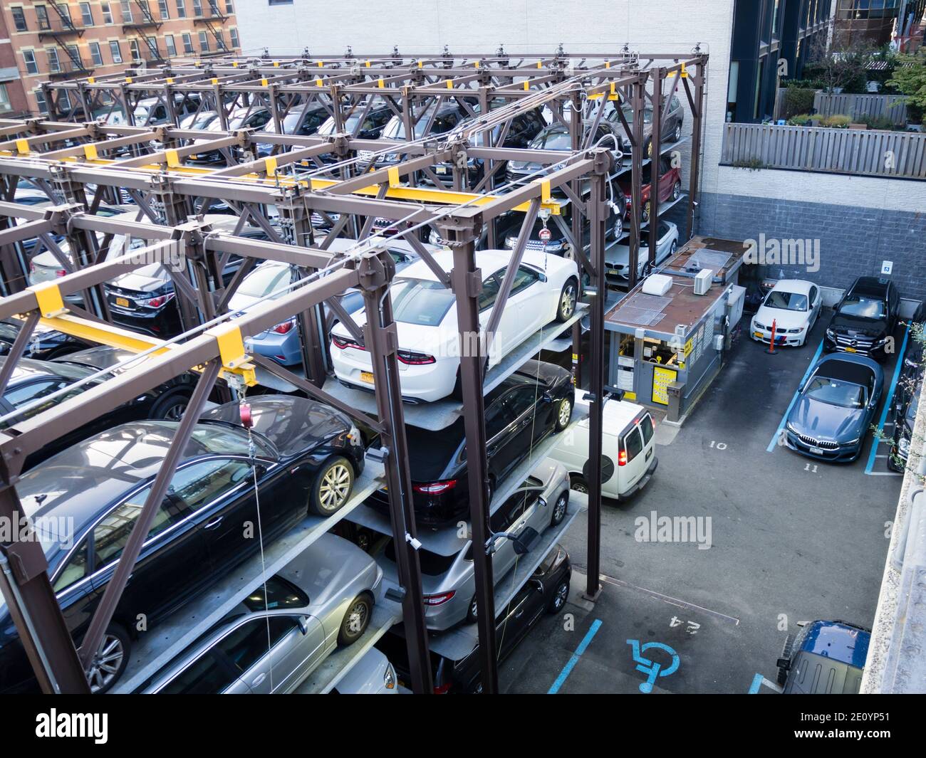Valet parking line hi-res stock photography and images - Alamy