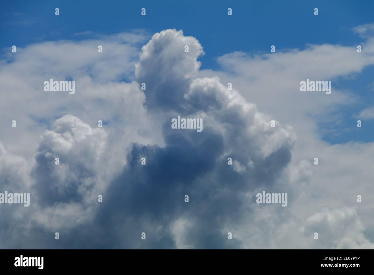 Cloud formation blue sky Stock Photo - Alamy