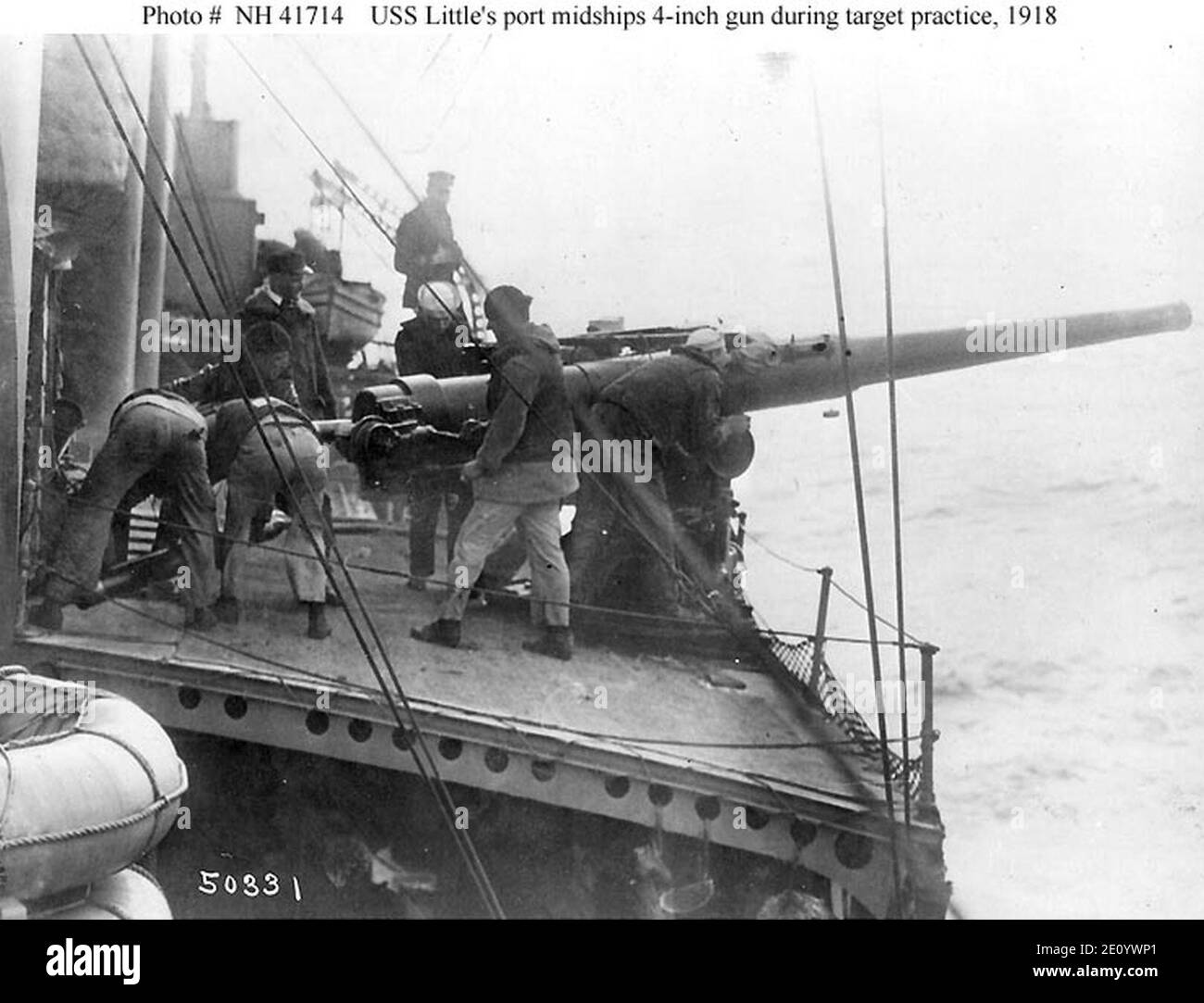 USS Little 4 inch gun target practice 1918 h41714 Stock Photo - Alamy