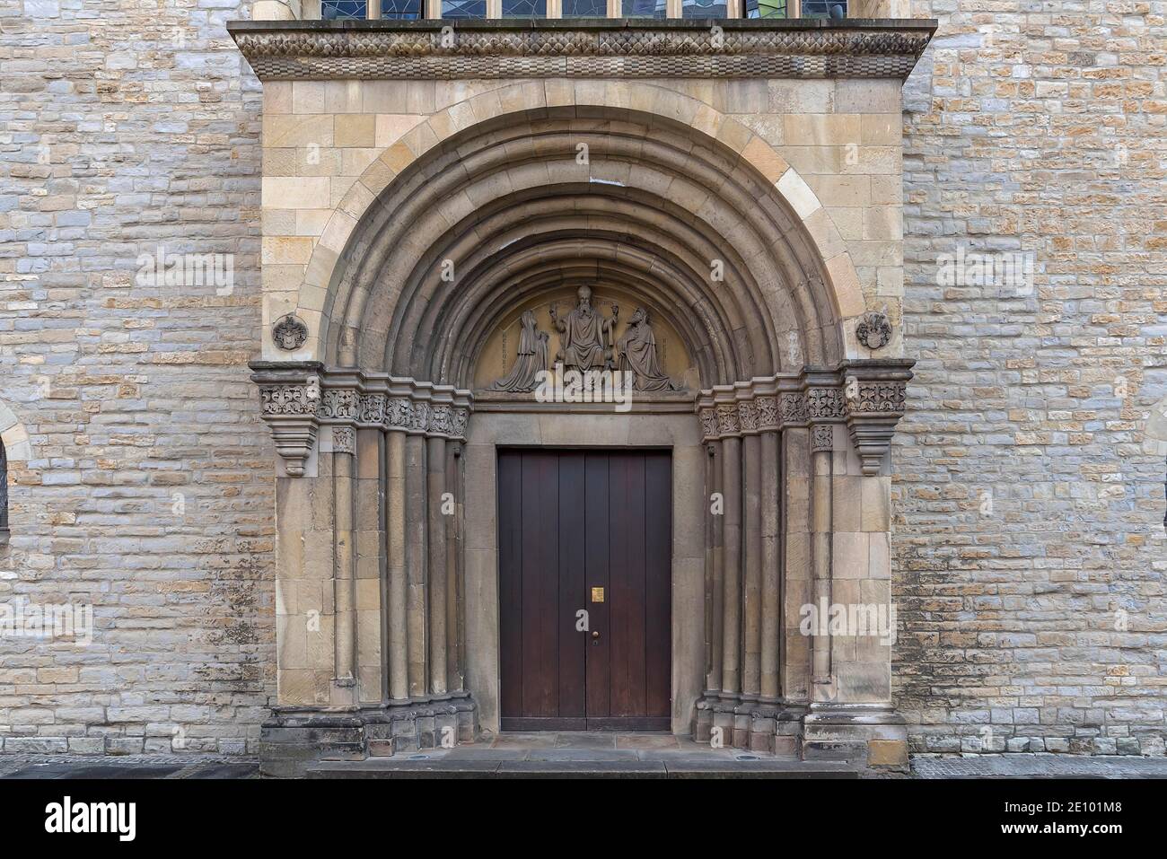 Romanesque church building hi-res stock photography and images - Alamy