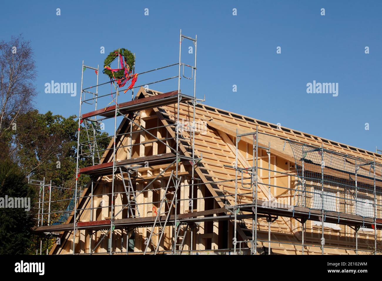 Topping-out ceremony, topping-out wreath, scaffolded shell of a ...