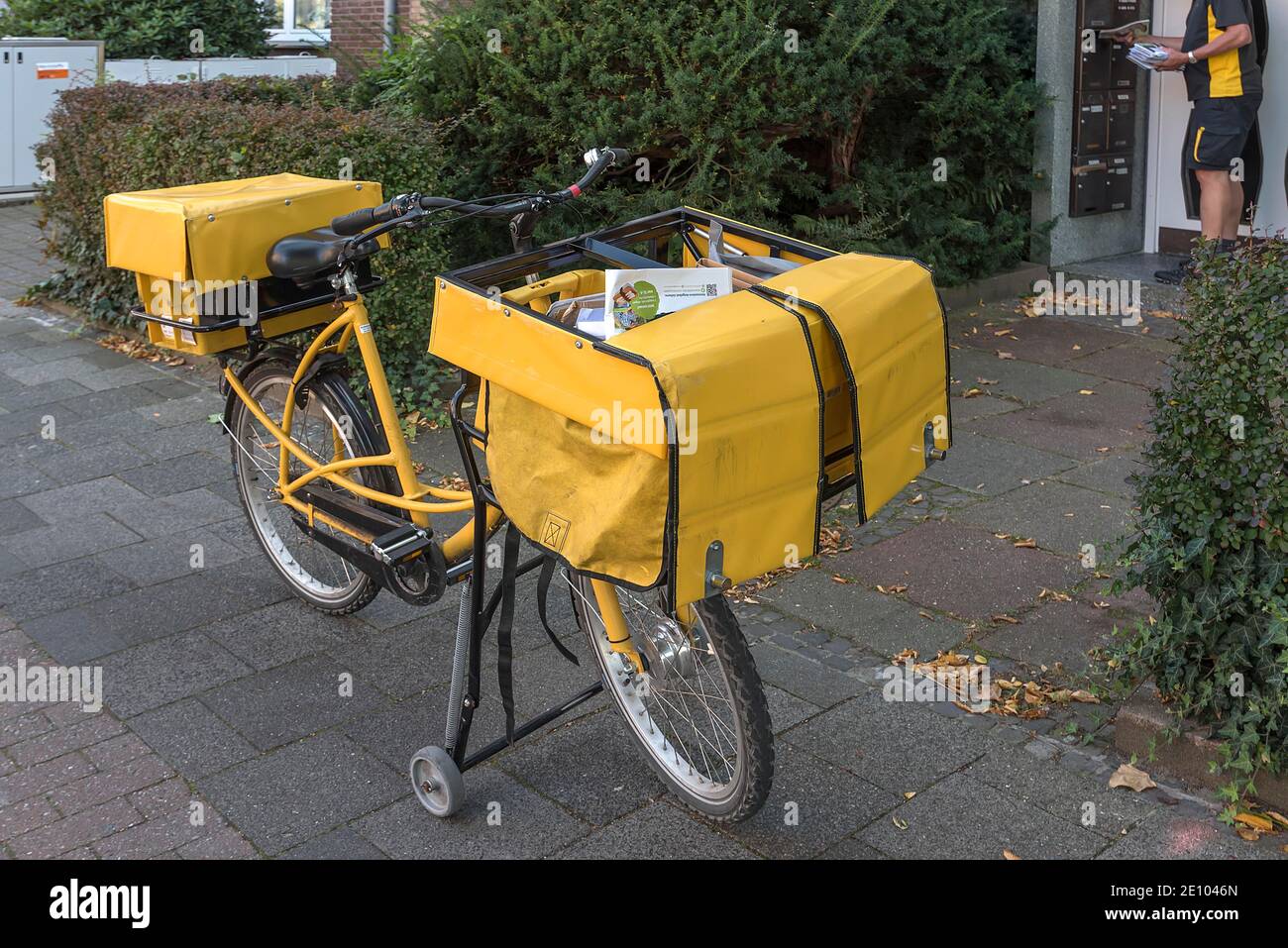 Communication cycle hi-res stock photography and images - Alamy