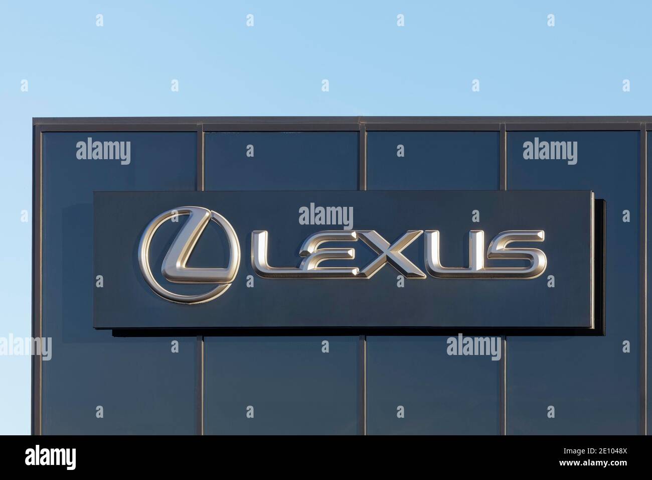 Lexus logo hi-res stock photography and images - Alamy