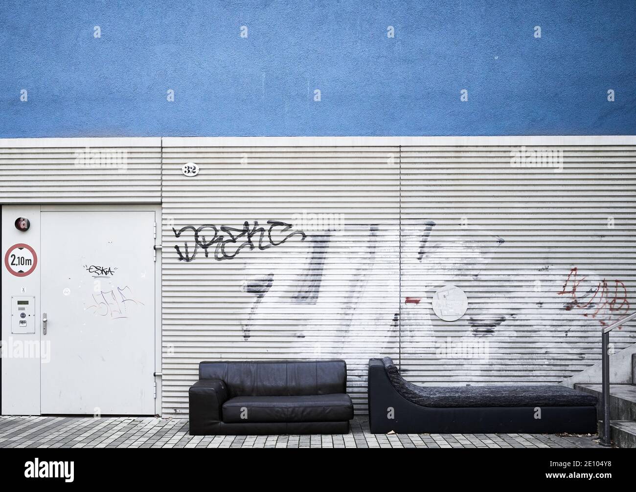 Rotten furniture hi-res stock photography and images - Alamy