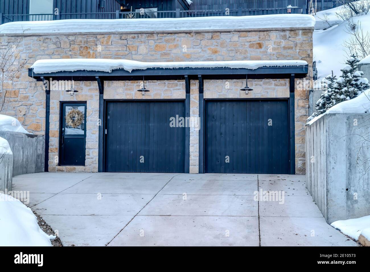 Front view attached garage hi-res stock photography and images - Alamy