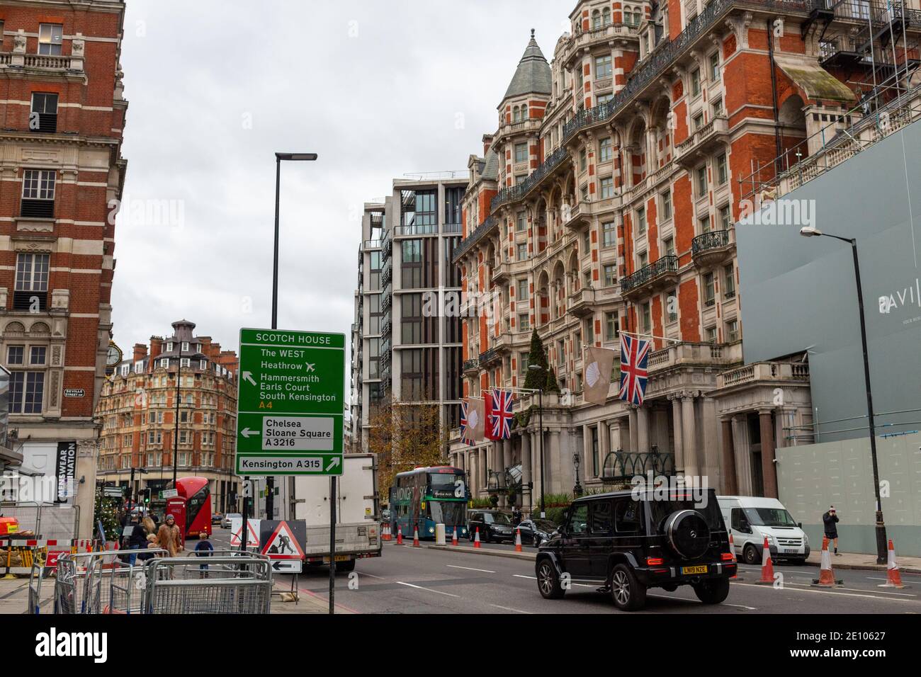Scotch Corner, Knightsbridge, London Stock Photo - Alamy