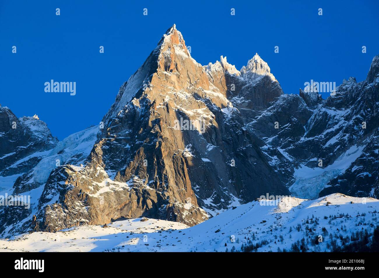 Aiguilles du chamonix hi-res stock photography and images - Alamy