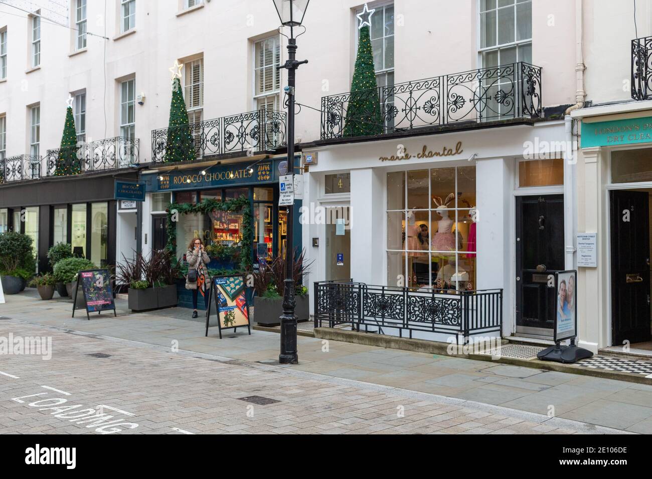 Knightsbridge chapel hi-res stock photography and images - Alamy