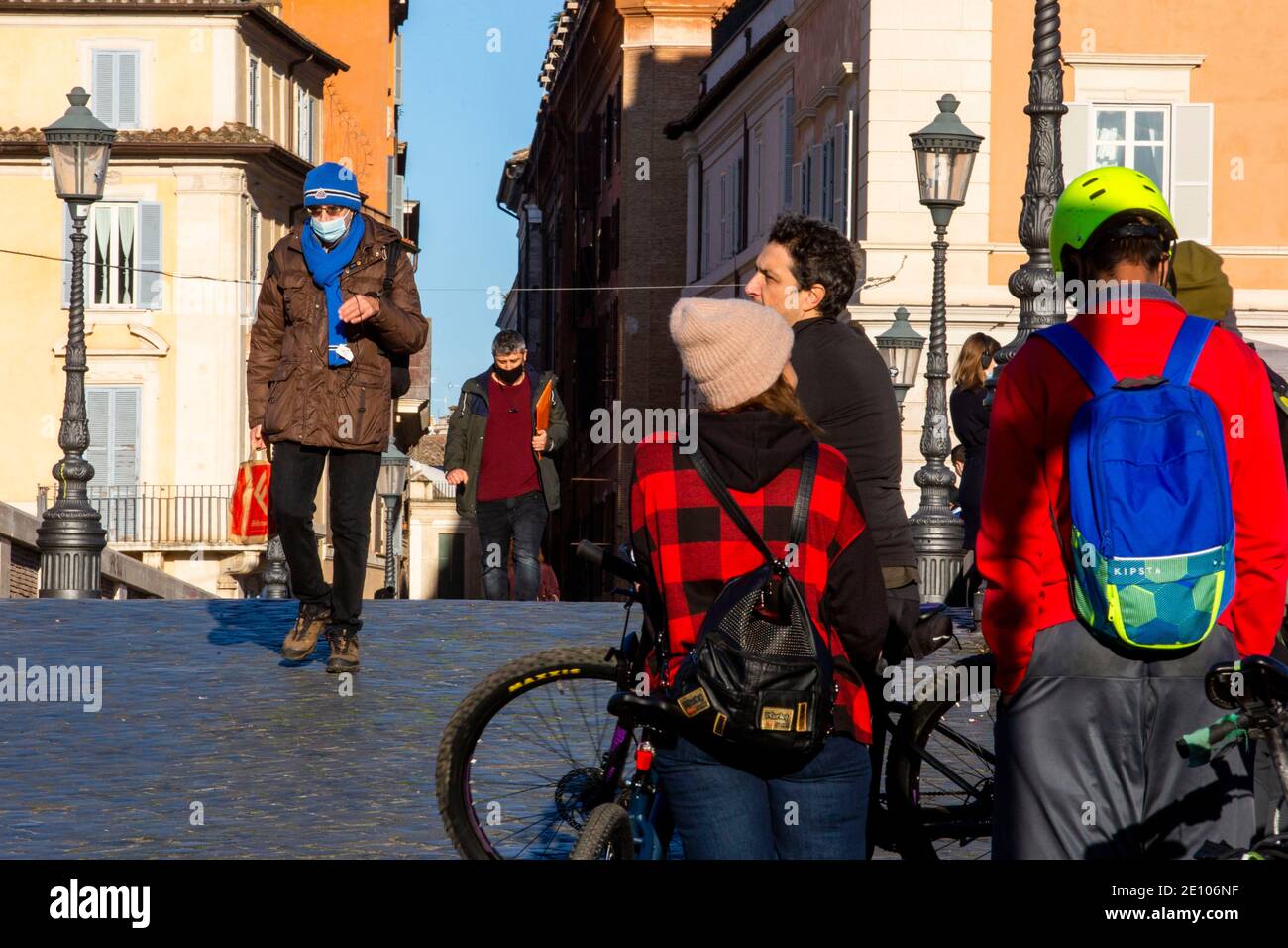 Pedestrians wearing masks hi-res stock photography and images - Alamy