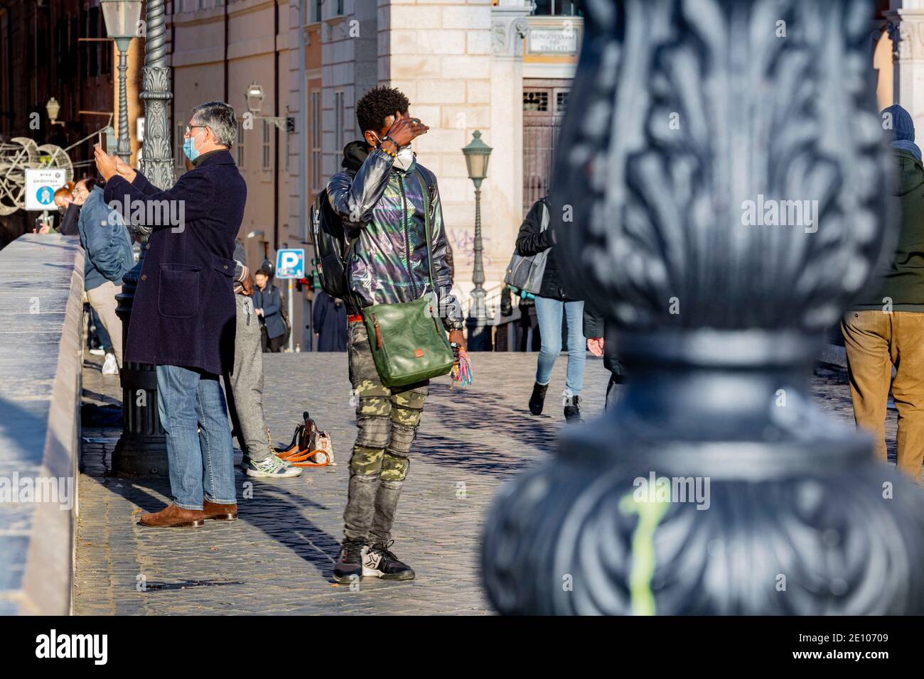 Pedestrians wearing masks hi-res stock photography and images - Alamy