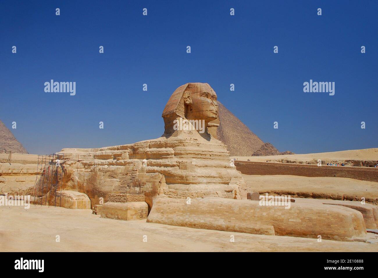 complete view sphinx in egypt with blue sky holiday Stock Photo - Alamy